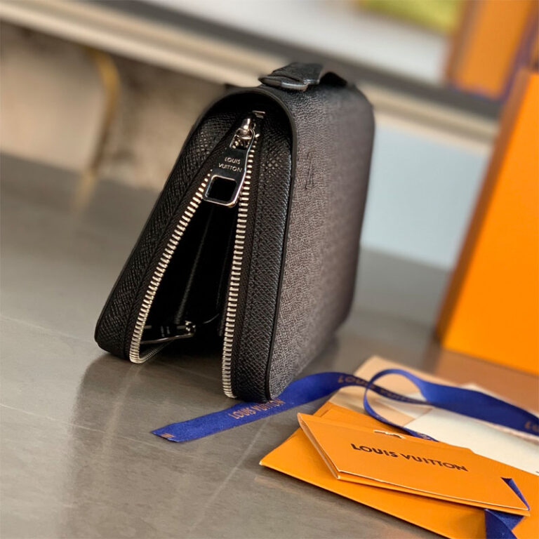 Ví dài Louis Vuitton Zippy XL Wallet da taiga màu đen - TUNG LUXURY™